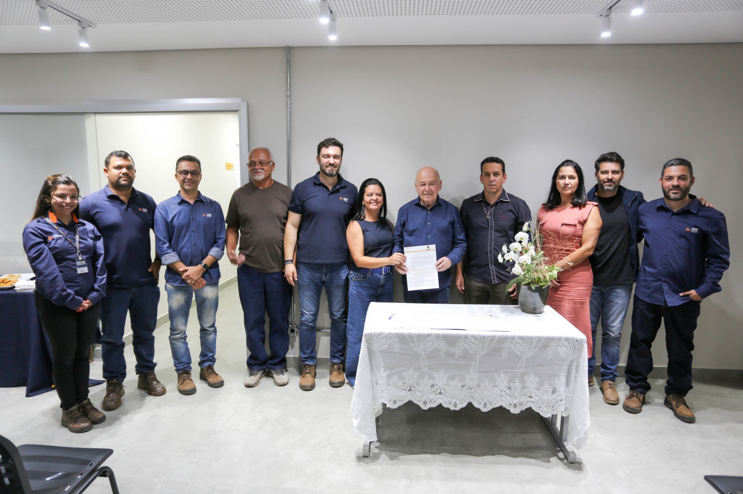 Ferro Puro Mineração vai calçar oito ruas e construir passarela no ...